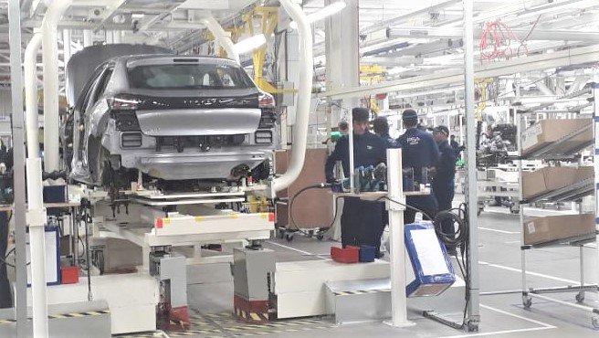 Reportage : Dans les coulisses de l’usine de PSA à Kénitra | Challenge.ma